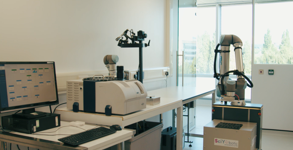 Automated laboratory robotics with SciYbotic Labs - Optimal Industrial ...